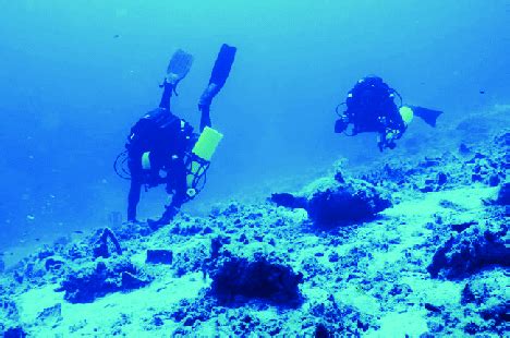 View Of Shipwreck 3 Cousteau IV Underwater Site Divers In CCR Diving Download Scientific