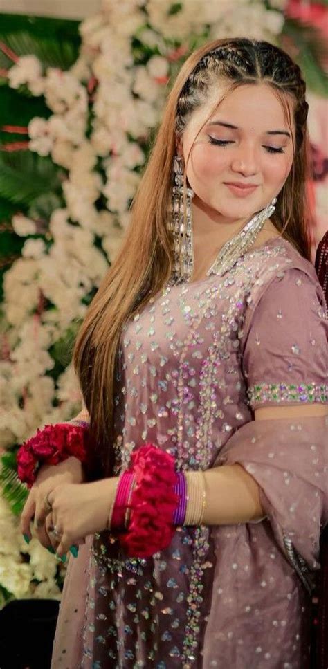 Pin By Simra Saifi On Rabeeca Khan Bollywood Hairstyles Pakistani