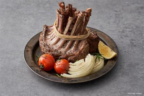 마켓컬리에 홈파티 메뉴로 즐길 수 있는 크라운 프렌치랙 스테이크