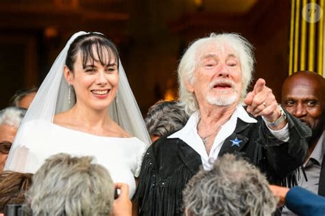 Hugues Aufray évoque sa lune de miel "pas originale" avec sa jeune épouse Murielle, une ...