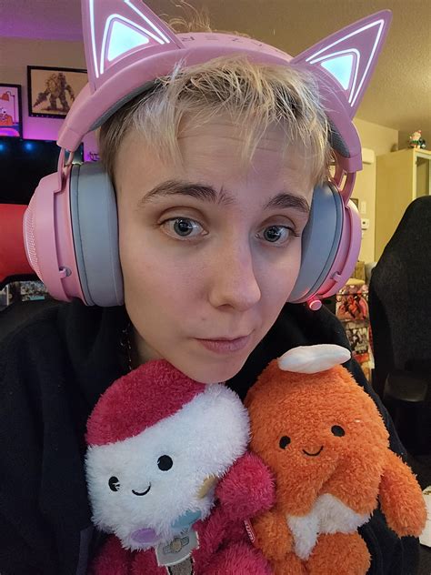 Gg The Gumball Machine Now Has A New Friend Buffalo Bill No Relation Lol The Chicken Wing 🤭