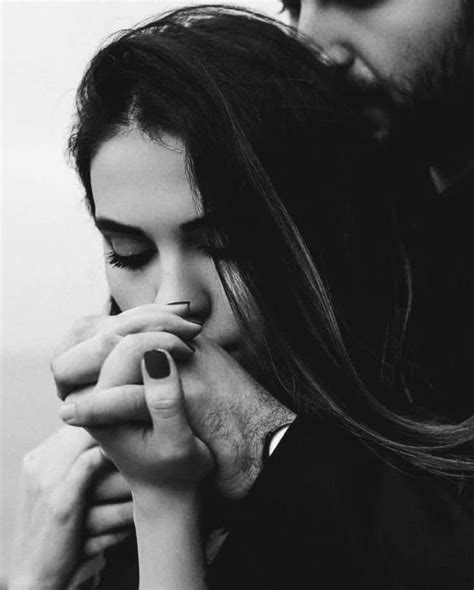 არიან მამაკაცები დედამიწას სიყვარული ატრიალებს