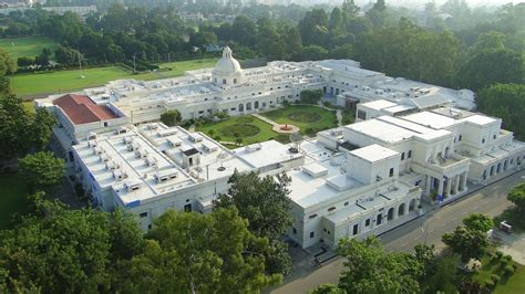 Iit Roorkee Launches Ai Powered Digital Marketing Course For Professionals