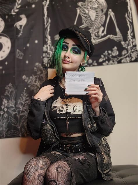 47 Best Uthelabrat Images On Pholder Alternativefashion Reddit