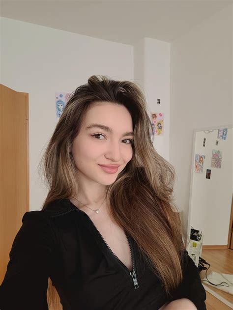 Brunette Girl R Sexyhair