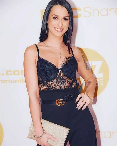 Pin On Female Celebrities