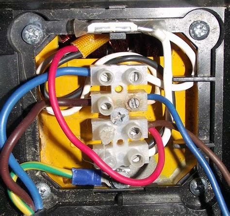 Comment Peut On Manipuler Les Connexions Pour Inverser Le Sens De