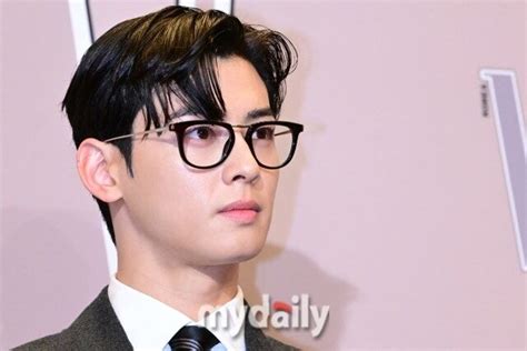 ‘빡빡머리 차은우 군대서 뭐하나 봤더니 “설거지 열심히 하더라”