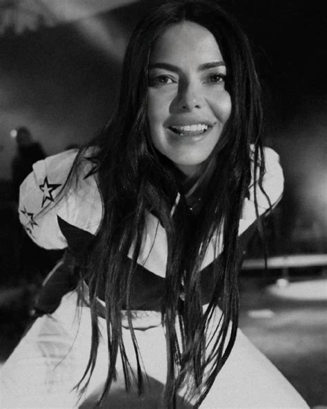 کنسرت اینا خواننده رومانیایی در ازمیر به نفع زلزله زدگان