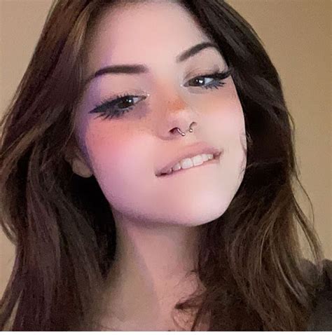 Pin By Pato On Faces In Edgy Makeup Makeup Cute Makeup Looks