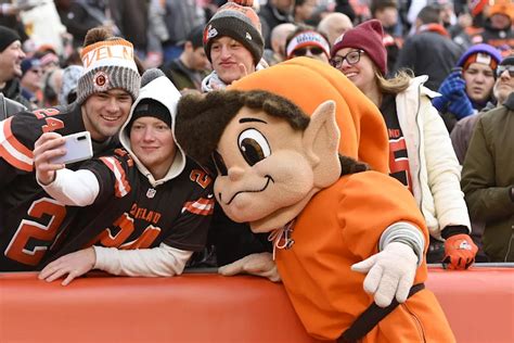 The People Have Spoken Cleveland Browns Unveil New Brownie The Elf