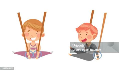 스포츠 장비로 연습하는 어린이 체조 선수 반지와 함께 스포츠 체조 운동을하는 소년과 소녀 만화 벡터 일러스트 레이 션 개체 그룹에 대한 스톡 벡터 아트 및 기타 이미지