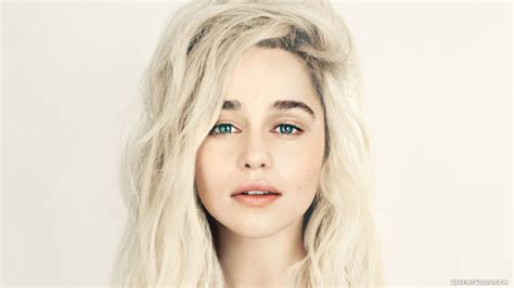 Emilia Clarke Hot