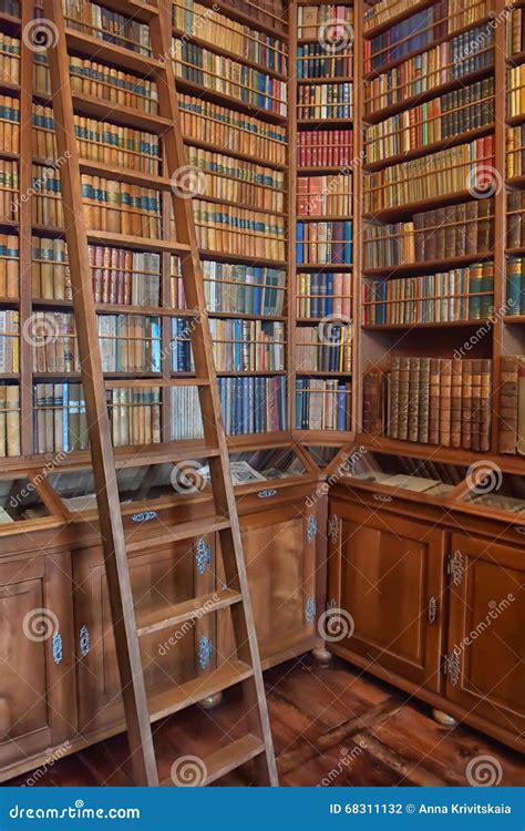 Alte Bibliothek Im Schloss Redaktionelles Stockfotografie Bild Von Möbel 68311132