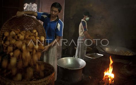 Industri Krecek Antara Foto