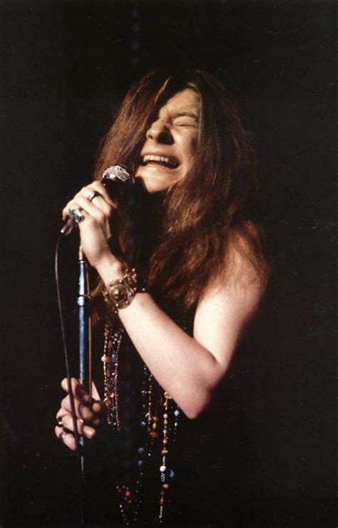 34 Fascinating Color Photographs Of Janis Joplin In The 1960s Artofit