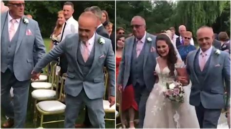 Vater Lässt Braut Auf Dem Weg Zum Altar Stehen Für Emotionale