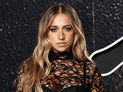 Tate Mcrae Wore Party Girl Eyes And Model Off Duty Hair At The Vmas