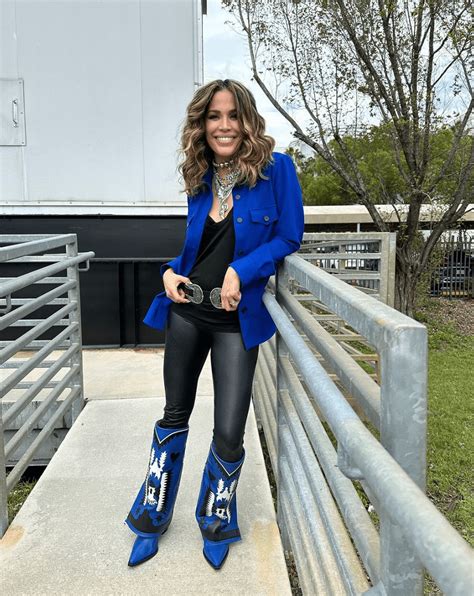 Chiquis Promociona Su Gira Diamantes Con Look Vaquero
