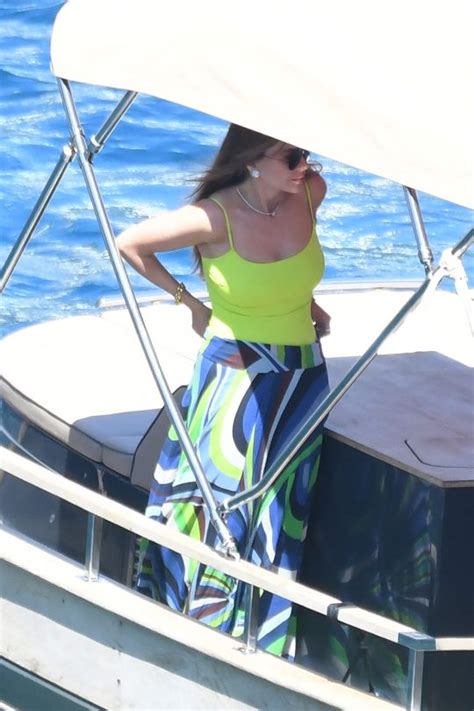 Curvy Sofia Vergara Restaurant Glam Hot Celebs Home