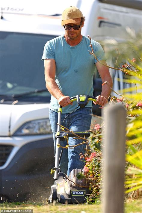 Simon Baker Breaks A Sweat While Mowing His Lawn Internewscast Journal