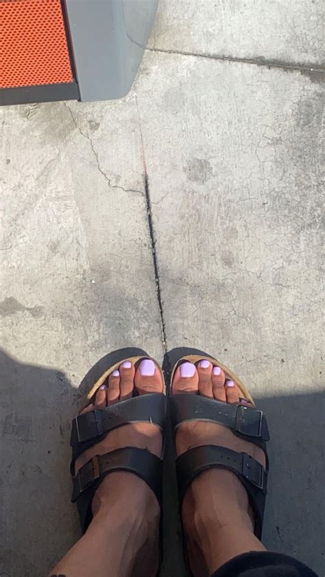 X Vensfeet R Giantessfeet