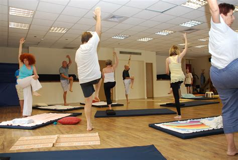 יוגה עם רחל מבקשת לעצמי ולכולנו המון שמחה כזו שפורצת מהגוף ומאירה את