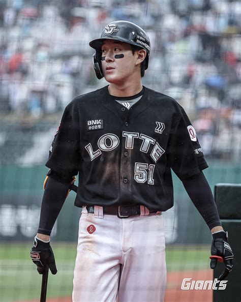 연봉 4000만원→1억 2000만원 초대박롯데 천재타자 감격 바로 도장 찍었죠