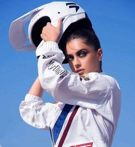 بیوگرافی کیمیا حسینی مدلینگ خوش چهره ایرانی عکس