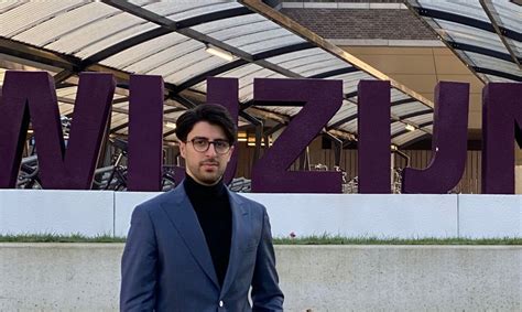 Arya Hashemi Nasab Pakt Handschoen Medezeggenschap Op