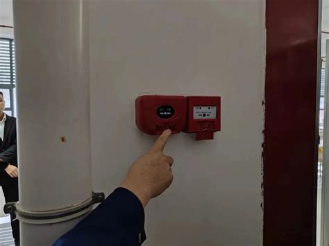 常闭式防火门”损坏或敞开、消防控制室值班人员未持证上岗 消防百事通