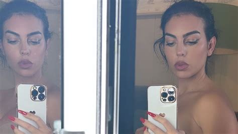 Georgina Rodriguez Poses In Just A Bra As Cristiano Ronaldos Wag Treats Fans To Sexy Mirror