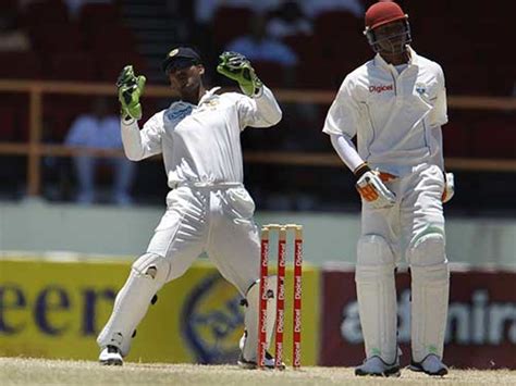 abhishek jhunjhunwala steps out against the spinners