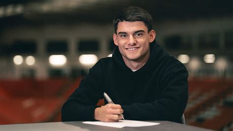 Rob Apter Signs New Contract Blackpool Football Club