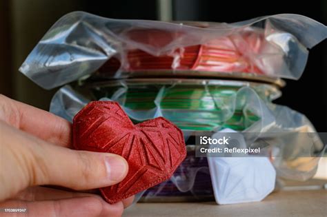 인쇄된 모델 재료 코일이 있는 3d 프린터 인쇄를 위한 Pla 필라멘트 스풀 3d 프린팅 필라멘트에 대한 스톡 사진 및 기타