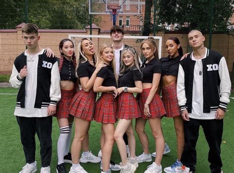 Pin By Gouvernet Buffet On Xo Team Celebs Team Photos Team Wallpaper