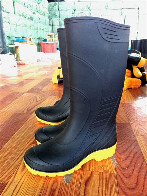 雨靴批发雨靴雨衣大山谷图库