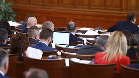 Нови скандали в парламента заради хартиената бюлетина и правилника на НС ОБЗОР Политика