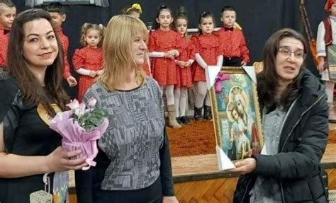 Отбелязаха Бабинден с много усмивки в Дома за стари хора в Берковица снимки