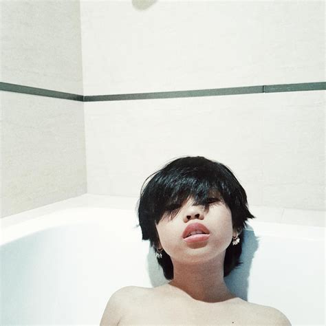 Premium Photo Girl In Bath Tub