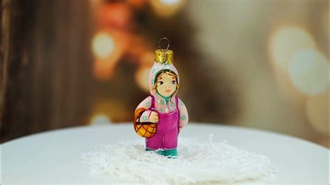 Ялинкова іграшка Дівчинка з кошиком Youtube