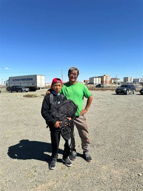 Цүнх 4 сарын 30 нд Хөвсгөл аймаг гарна 🚛🚛🚛🚛🚛Халтайгаад ч гэсэн бэлэг өгсөөр л явна 🎁🎁🎁 Facebook