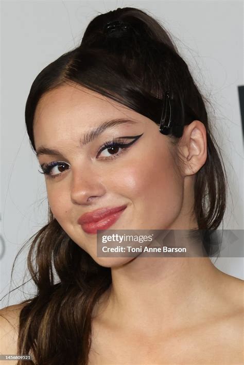 Olivia Rodrigo Poses With Awards At The 2022 Iheartradio Music Awards
