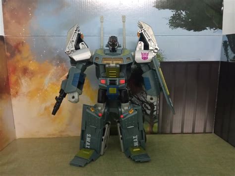 Transformers Universe Ultra Class Onslaught Hobbies And Toys Toys