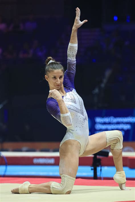 איגוד אופיר נצר מתעמלת נבחרת ישראל בהתעמלות מכשירים הודיעה באופן רשמי על סיום הקריירה שלה