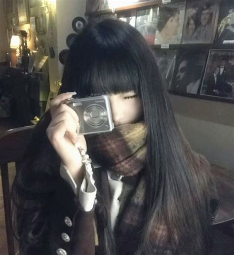 Pin By Mia ･ﾟ On 3 In 2025 Pretty People Poses Selfie Poses