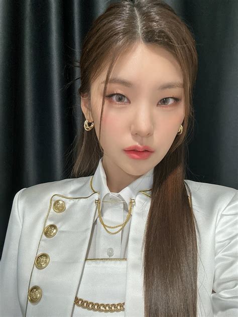230319 Itzy Twitter Update The 2nd Fan Meeting Itzy Midzy Lets Fly To Wonder World Come