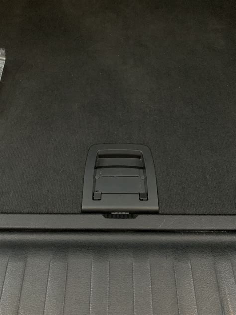 Замена ручки пола багажника — BMW X5 (F15), 3 л, 2014 года | своими ...