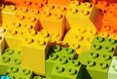 similarities and differences between predictive language processing in human brains and machine