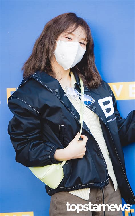 [hd포토] 레드벨벳 Red Velvet 웬디 눈빛 뭐야 웬디의 영스트리트 출근길 네이트 연예